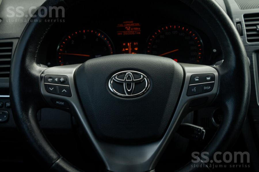 Pelēks Toyota Avensis 2010 Jelgava, ar dzinēja tilpumu 2.20 L un nobraukumu 360 tūkst. km par 3300 €, foto 12 vietnē AUTOMOTO.COM.LV