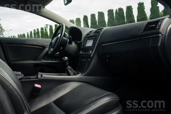 Pelēks Toyota Avensis 2010 Jelgava, ar dzinēja tilpumu 2.20 L un nobraukumu 360 tūkst. km par 3300 €, foto 8 vietnē AUTOMOTO.COM.LV
