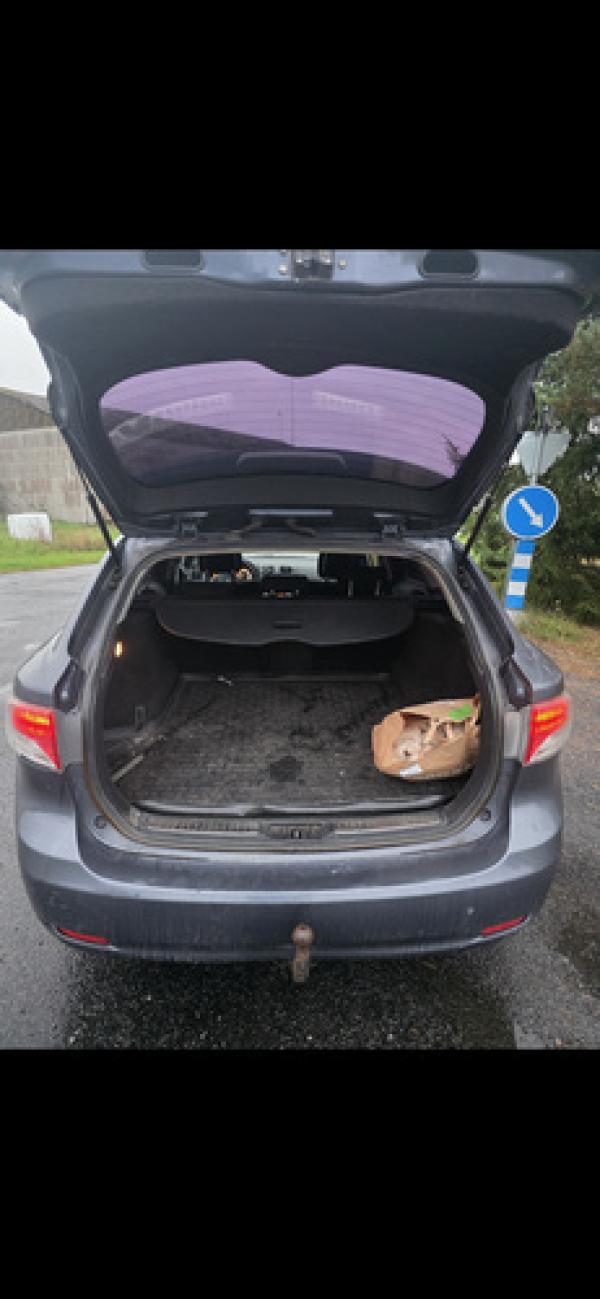 Grey Toyota Avensis 2010 in Tallinn, with an engine capacity of 2.00 L and mileage of 343 thousand km for 3000 €, photo 4 on AUTOMOTO.COM.LV