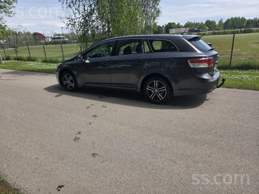 Grey Toyota Avensis 2011 in Riga, with an engine capacity of 2.00 L and mileage of 329 thousand km for 5595 €, photo 3 on AUTOMOTO.COM.LV