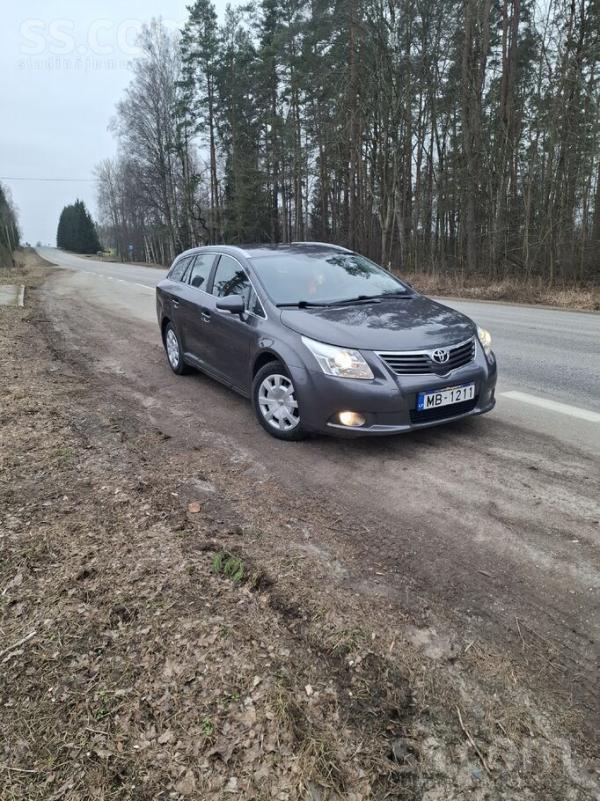Grey Toyota Avensis 2011 in Riga, with an engine capacity of 2.00 L and mileage of 329 thousand km for 5595 €, photo 5 on AUTOMOTO.COM.LV