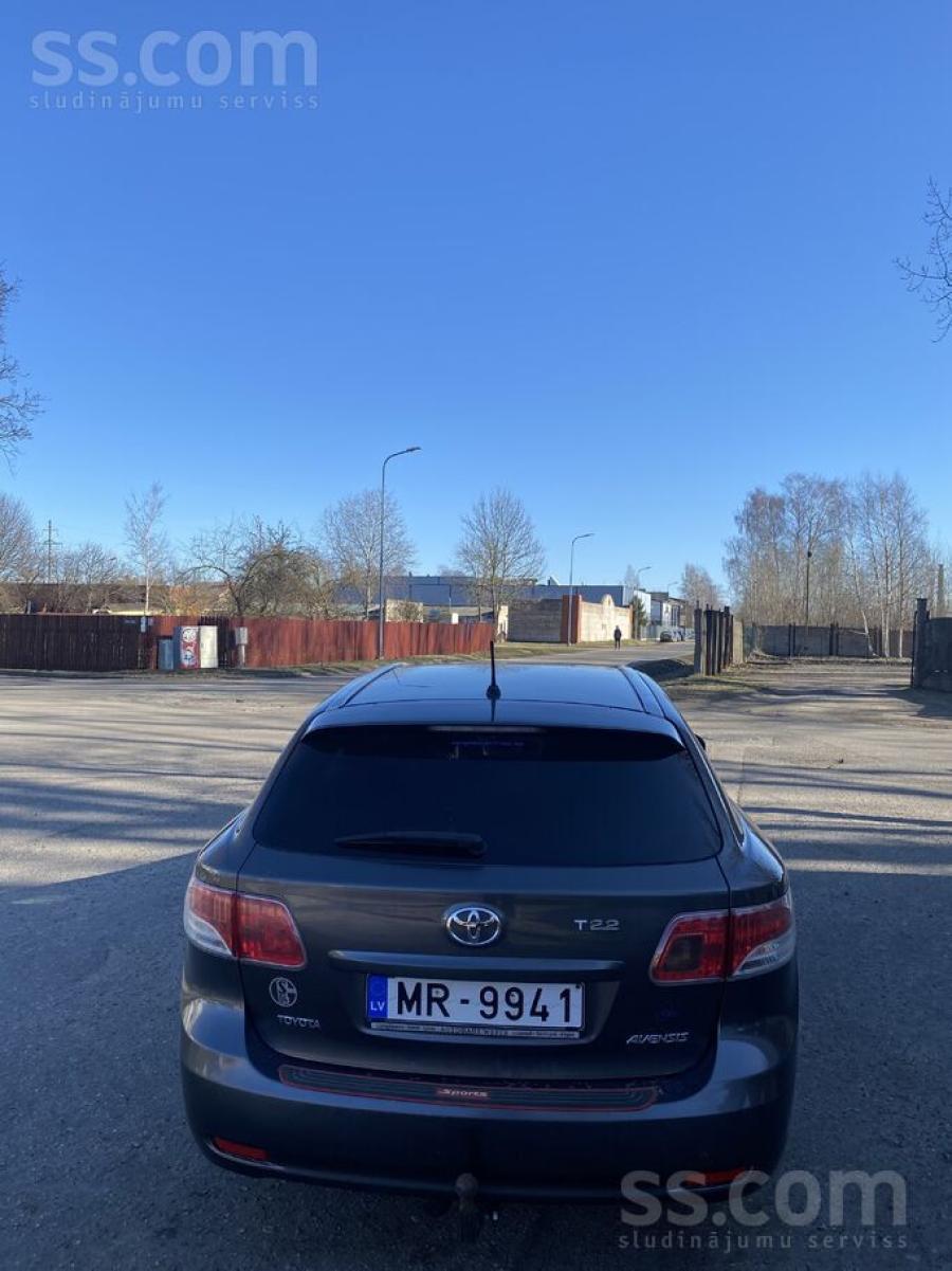 Pelēks Toyota Avensis 2011 Liepāja, ar dzinēja tilpumu 2.20 L un nobraukumu 175 tūkst. km par 1200 €, foto 5 vietnē AUTOMOTO.COM.LV
