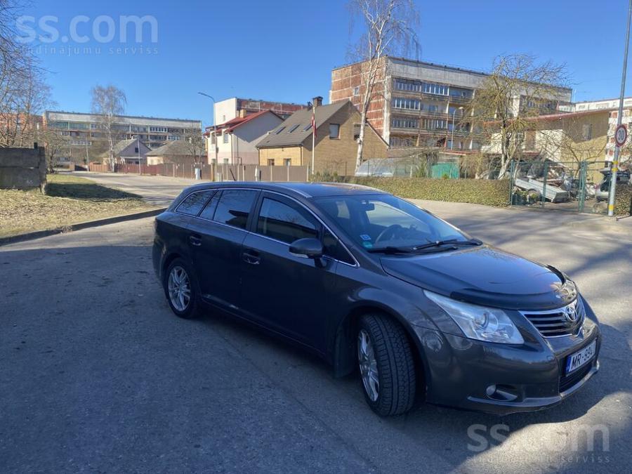 Pelēks Toyota Avensis 2011 Liepāja, ar dzinēja tilpumu 2.20 L un nobraukumu 175 tūkst. km par 1200 €, foto 6 vietnē AUTOMOTO.COM.LV