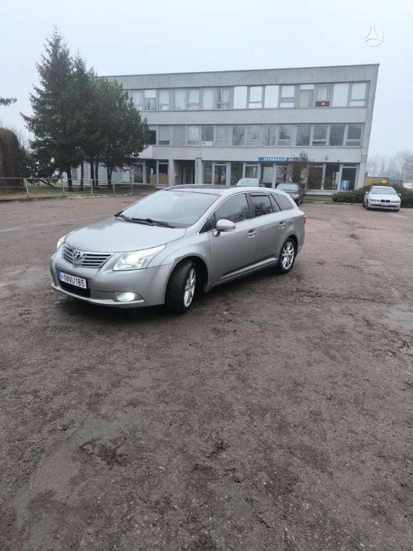 Grey Toyota Avensis 2011 in Vilnius, with an engine capacity of 2.23 L and mileage of 394 thousand km for 3490 €, photo 1 on AUTOMOTO.COM.LV