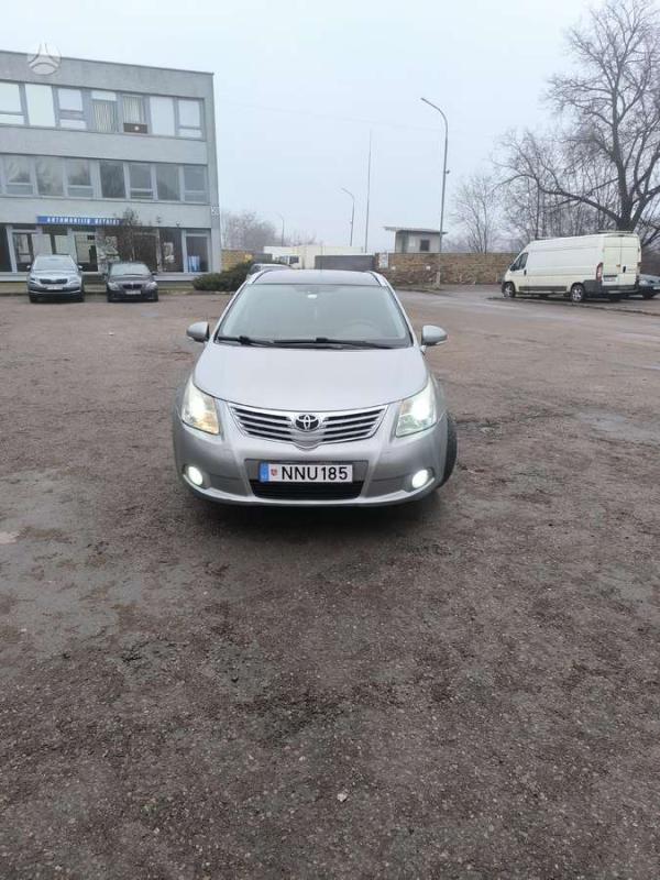 Grey Toyota Avensis 2011 in Vilnius, with an engine capacity of 2.23 L and mileage of 394 thousand km for 3490 €, photo 2 on AUTOMOTO.COM.LV