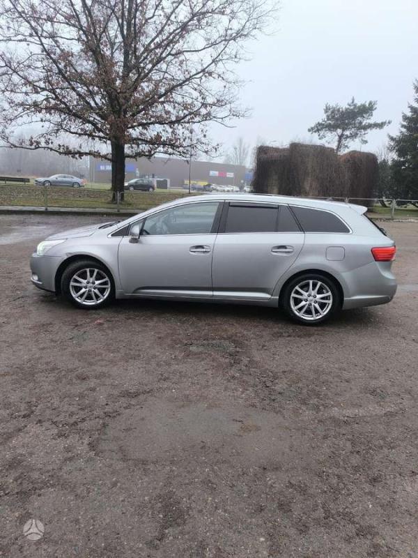 Grey Toyota Avensis 2011 in Vilnius, with an engine capacity of 2.23 L and mileage of 394 thousand km for 3490 €, photo 4 on AUTOMOTO.COM.LV