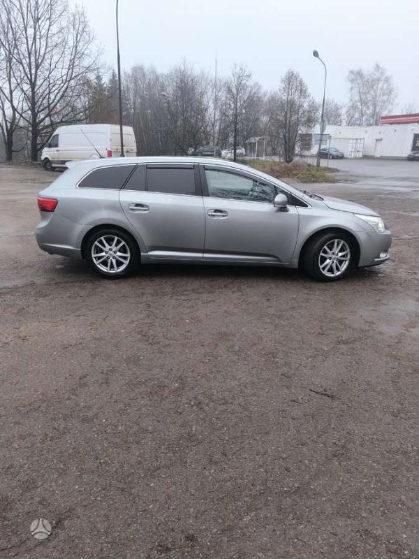 Grey Toyota Avensis 2011 in Vilnius, with an engine capacity of 2.23 L and mileage of 394 thousand km for 3490 €, photo 5 on AUTOMOTO.COM.LV