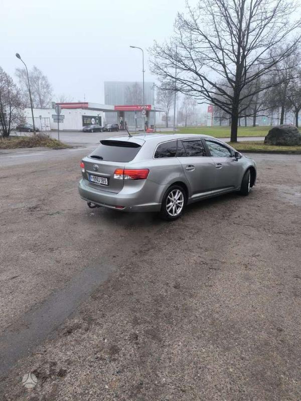 Grey Toyota Avensis 2011 in Vilnius, with an engine capacity of 2.23 L and mileage of 394 thousand km for 3490 €, photo 6 on AUTOMOTO.COM.LV
