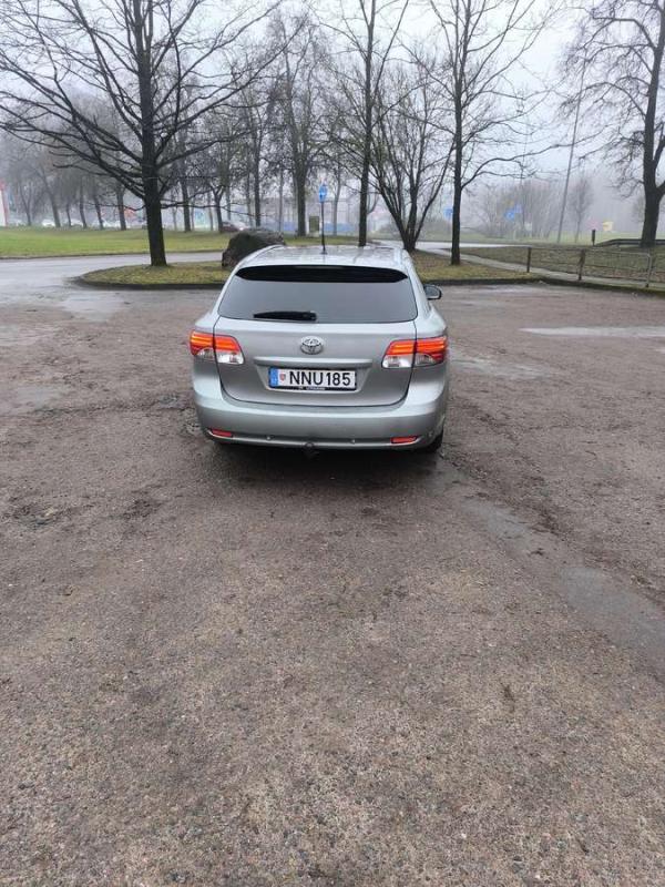 Grey Toyota Avensis 2011 in Vilnius, with an engine capacity of 2.23 L and mileage of 394 thousand km for 3490 €, photo 7 on AUTOMOTO.COM.LV