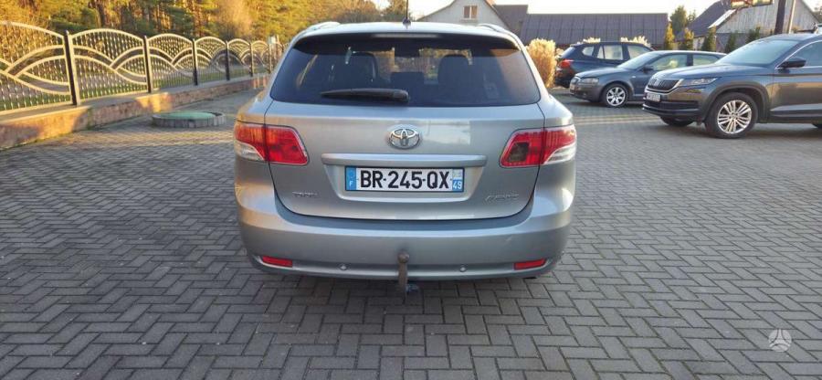 Pelēks Toyota Avensis 2011 Tauragė, ar dzinēja tilpumu 2.00 L un nobraukumu 180 tūkst. km par 3900 €, foto 3 vietnē AUTOMOTO.COM.LV