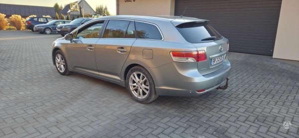 Grey Toyota Avensis 2011 in Taurage, with an engine capacity of 2.00 L and mileage of 180 thousand km for 3900 €, photo 8 on AUTOMOTO.COM.LV