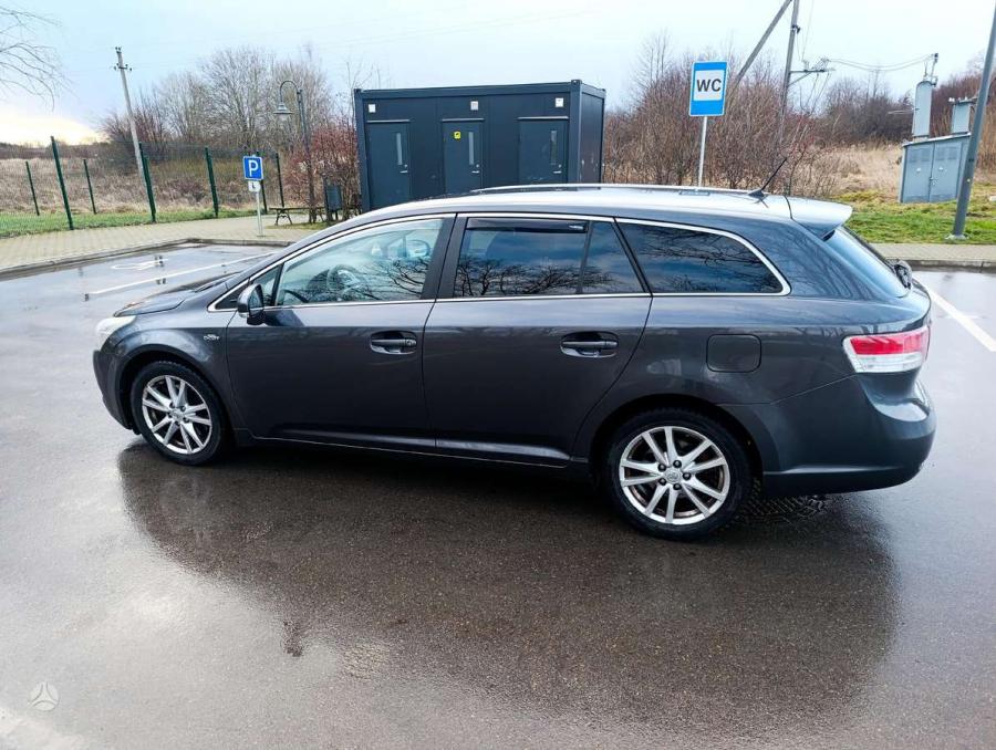 Grey Toyota Avensis 2011 in Klaipeda, with an engine capacity of 2.23 L and mileage of 211 thousand km for 5200 €, photo 3 on AUTOMOTO.COM.LV