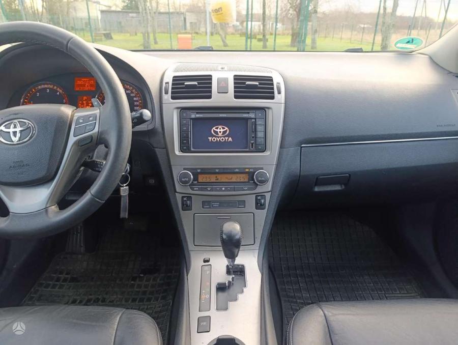 Grey Toyota Avensis 2011 in Klaipeda, with an engine capacity of 2.23 L and mileage of 211 thousand km for 5200 €, photo 11 on AUTOMOTO.COM.LV