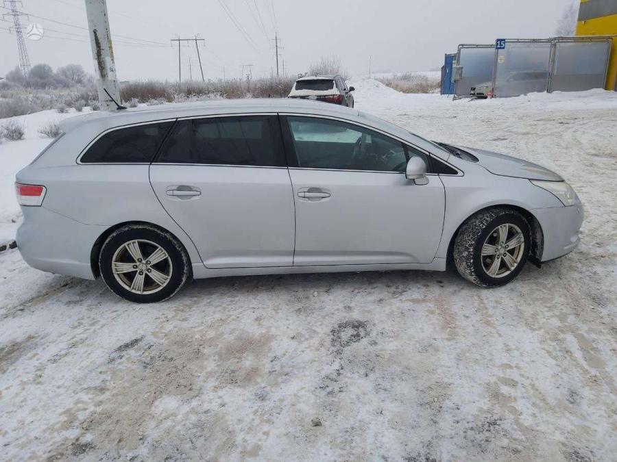 Pelēks Toyota Avensis 2011 Šauļi, ar dzinēja tilpumu 2.00 L un nobraukumu 269 tūkst. km par 4100 €, foto 3 vietnē AUTOMOTO.COM.LV