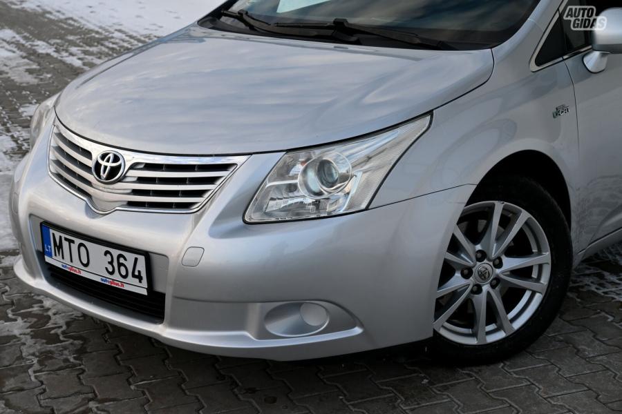 Pelēks Toyota Avensis 2011 Kretinga, ar dzinēja tilpumu 2.20 L un nobraukumu 227 tūkst. km par 4550 €, foto 4 vietnē AUTOMOTO.COM.LV