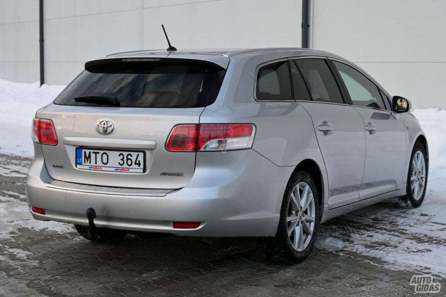 Pelēks Toyota Avensis 2011 Kretinga, ar dzinēja tilpumu 2.20 L un nobraukumu 227 tūkst. km par 4550 €, foto 7 vietnē AUTOMOTO.COM.LV