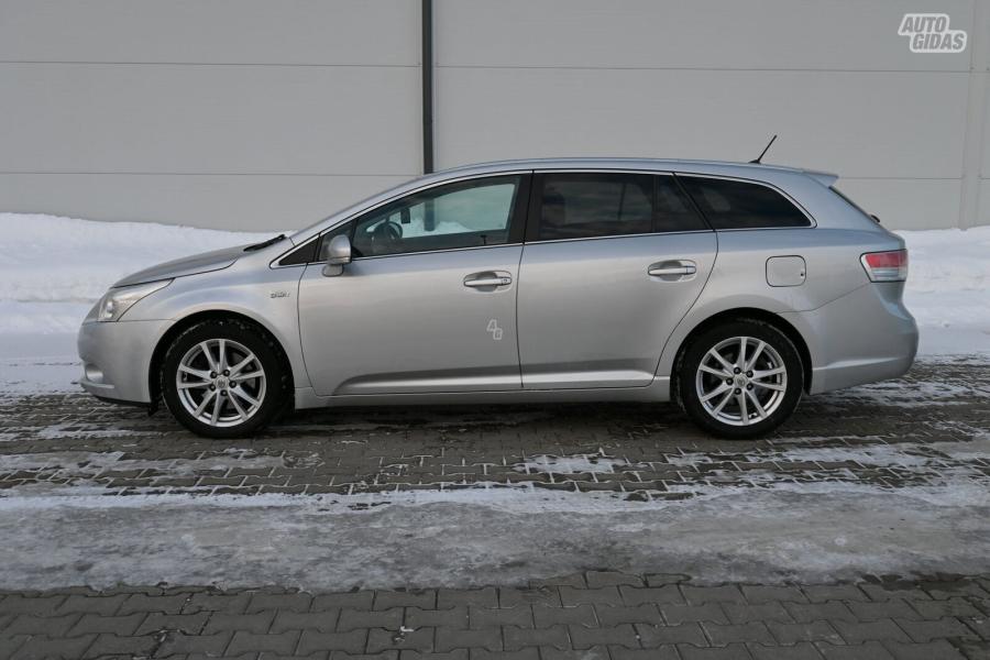 Pelēks Toyota Avensis 2011 Kretinga, ar dzinēja tilpumu 2.20 L un nobraukumu 227 tūkst. km par 4550 €, foto 12 vietnē AUTOMOTO.COM.LV