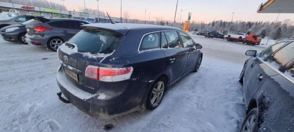 Grey Toyota Avensis 2011 in Kaunas, with an engine capacity of 2.00 L and mileage of 390 thousand km for 2000 €, photo 4 on AUTOMOTO.COM.LV