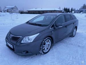 Pelēks Toyota Avensis 2011 Viļņa, ar dzinēja tilpumu 2.23 L un nobraukumu 443 tūkst. km par 1950 €, foto  vietnē AUTOMOTO.COM.LV