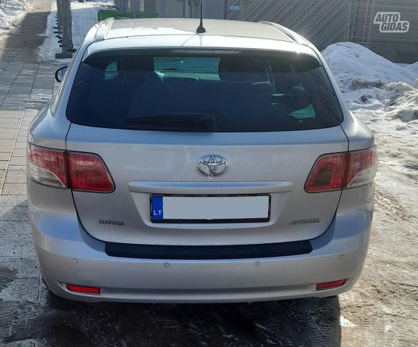 Grey Toyota Avensis 2011 in Vilnius, with an engine capacity of 2.20 L and mileage of 325 thousand km for 3089 €, photo 4 on AUTOMOTO.COM.LV