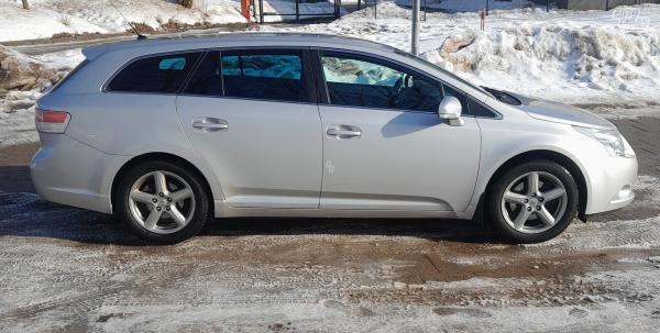 Grey Toyota Avensis 2011 in Vilnius, with an engine capacity of 2.20 L and mileage of 325 thousand km for 3089 €, photo 6 on AUTOMOTO.COM.LV
