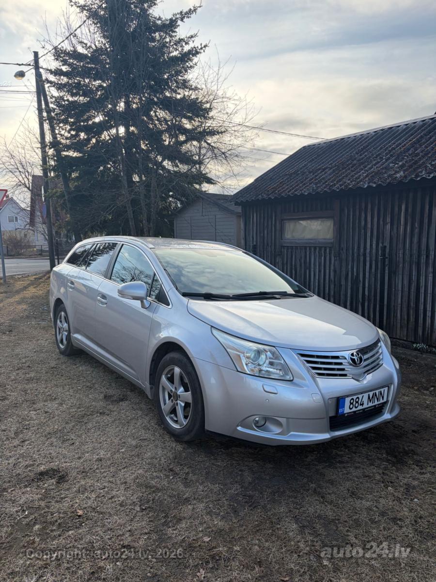 Pelēks Toyota Avensis 2011 Pērnava, ar dzinēja tilpumu 1.80 L un nobraukumu 204 tūkst. km par 5300 €, foto 1 vietnē AUTOMOTO.COM.LV