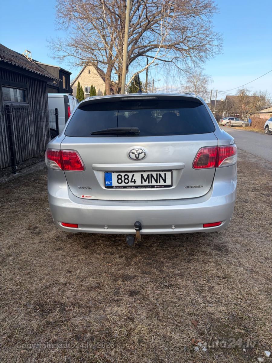 Pelēks Toyota Avensis 2011 Pērnava, ar dzinēja tilpumu 1.80 L un nobraukumu 204 tūkst. km par 5300 €, foto 4 vietnē AUTOMOTO.COM.LV