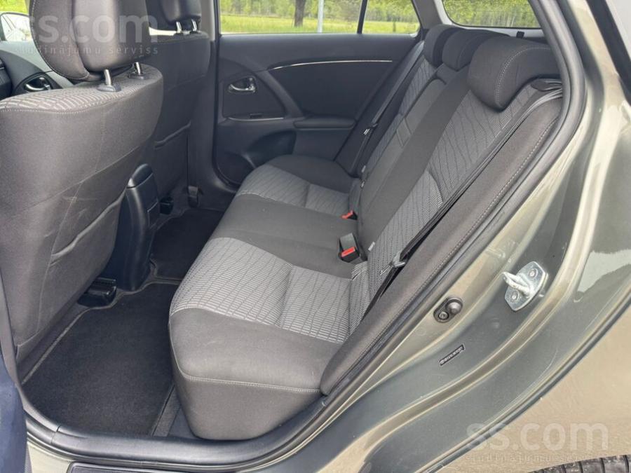 Pelēks Toyota Avensis 2011 Ogre, ar dzinēja tilpumu 1.80 L un nobraukumu 223 tūkst. km par 6950 €, foto 17 vietnē AUTOMOTO.COM.LV