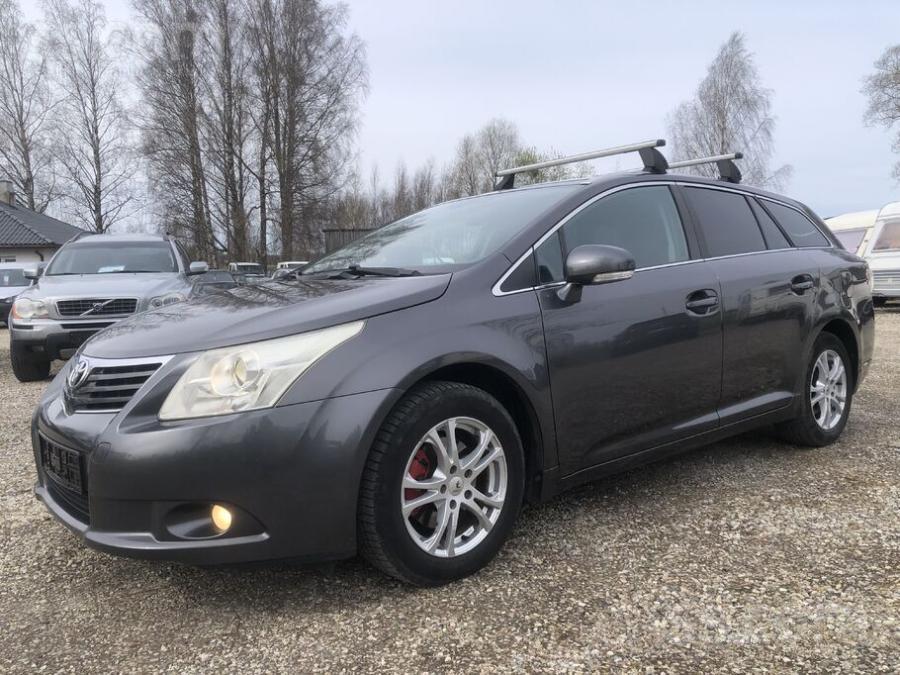 Серый Тойота Авенсис 2011 в Валмиера, объемом двигателя 2.00 л и пробегом 295 тыс. км за 4390 €, фото 1 на AUTOMOTO.COM.LV