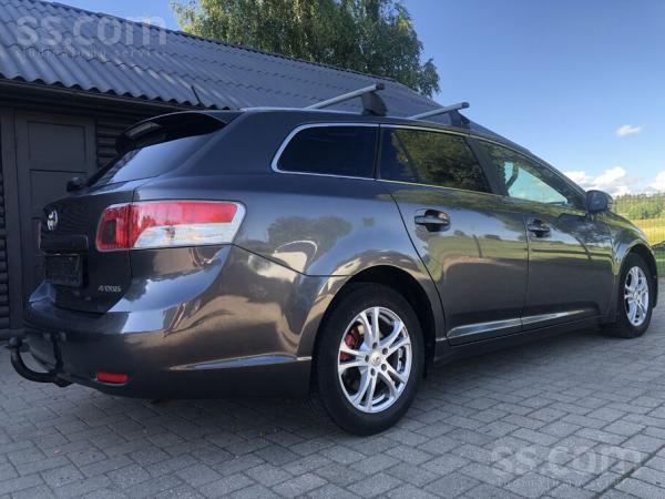 Grey Toyota Avensis 2011 in Valmiera, with an engine capacity of 2.00 L and mileage of 295 thousand km for 4390 €, photo 3 on AUTOMOTO.COM.LV