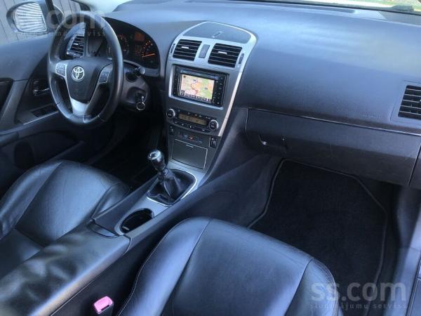 Grey Toyota Avensis 2011 in Valmiera, with an engine capacity of 2.00 L and mileage of 295 thousand km for 4390 €, photo 5 on AUTOMOTO.COM.LV