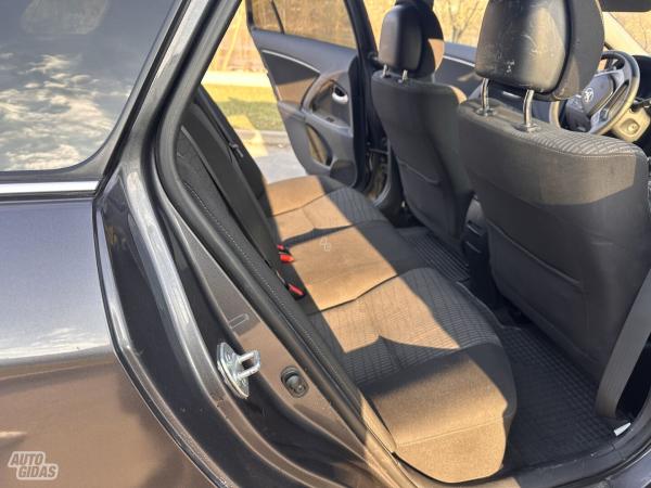 Pelēks Toyota Avensis 2011 Kauņa, ar dzinēja tilpumu 2.00 L un nobraukumu 291 tūkst. km par 4500 €, foto 4 vietnē AUTOMOTO.COM.LV