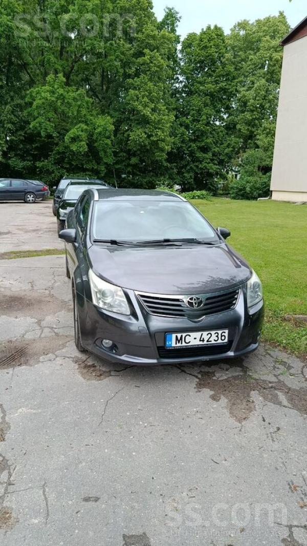 Grey Toyota Avensis 2011 in Aizkraukle, with an engine capacity of 2.00 L and mileage of 218 thousand km for 4000 €, photo 3 on AUTOMOTO.COM.LV
