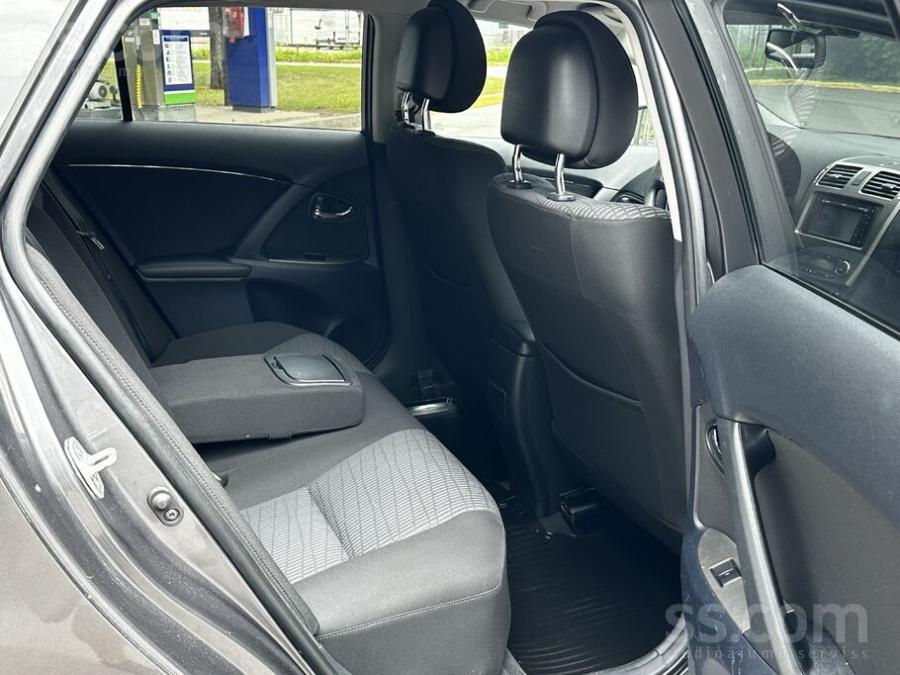 Серый Тойота Авенсис 2011 в Рига, объемом двигателя 2.00 л и пробегом 222 тыс. км за 5990 €, фото 14 на AUTOMOTO.COM.LV