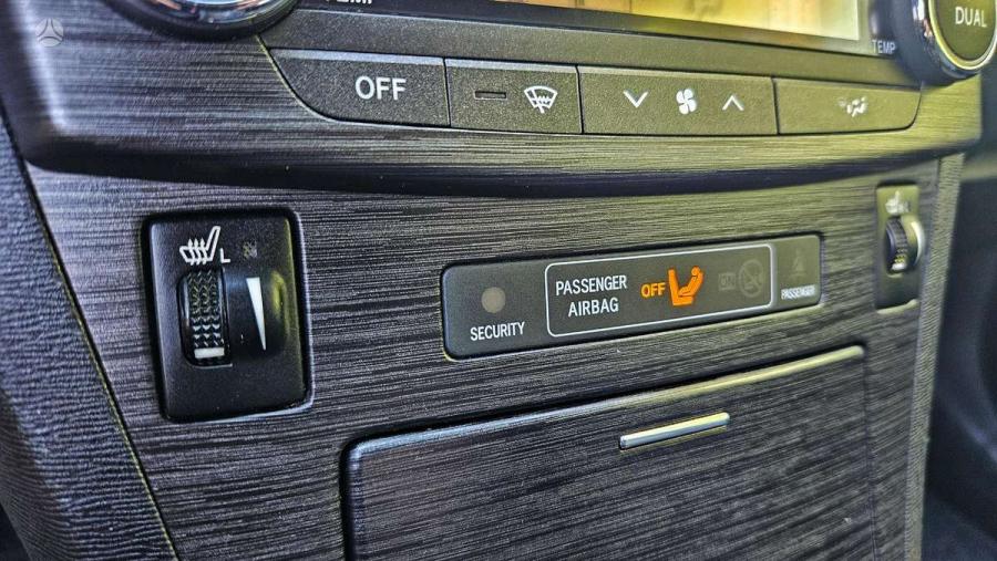 Серый Тойота Авенсис 2011 в Каунас, объемом двигателя 2.00 л и пробегом 235 тыс. км за 4500 €, фото 16 на AUTOMOTO.COM.LV