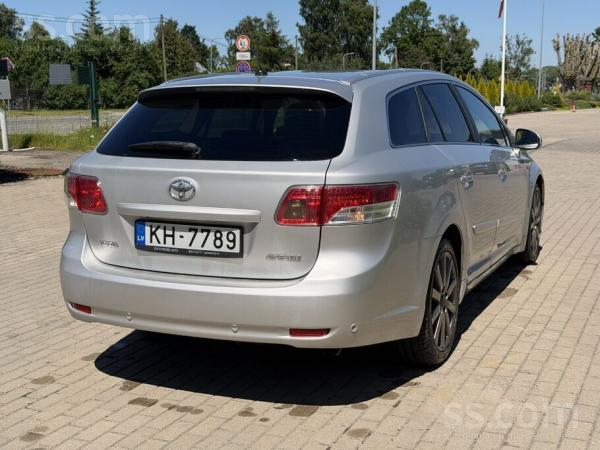 Pelēks Toyota Avensis 2011 Rīga, ar dzinēja tilpumu 2.20 L un nobraukumu 260 tūkst. km par 4100 €, foto 4 vietnē AUTOMOTO.COM.LV