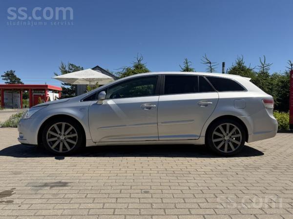 Pelēks Toyota Avensis 2011 Rīga, ar dzinēja tilpumu 2.20 L un nobraukumu 260 tūkst. km par 4100 €, foto 7 vietnē AUTOMOTO.COM.LV
