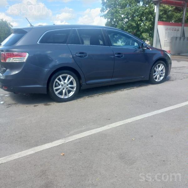 Pelēks Toyota Avensis 2011 Bauska, ar dzinēja tilpumu 2.20 L un nobraukumu 300 tūkst. km par 2700 €, foto 4 vietnē AUTOMOTO.COM.LV