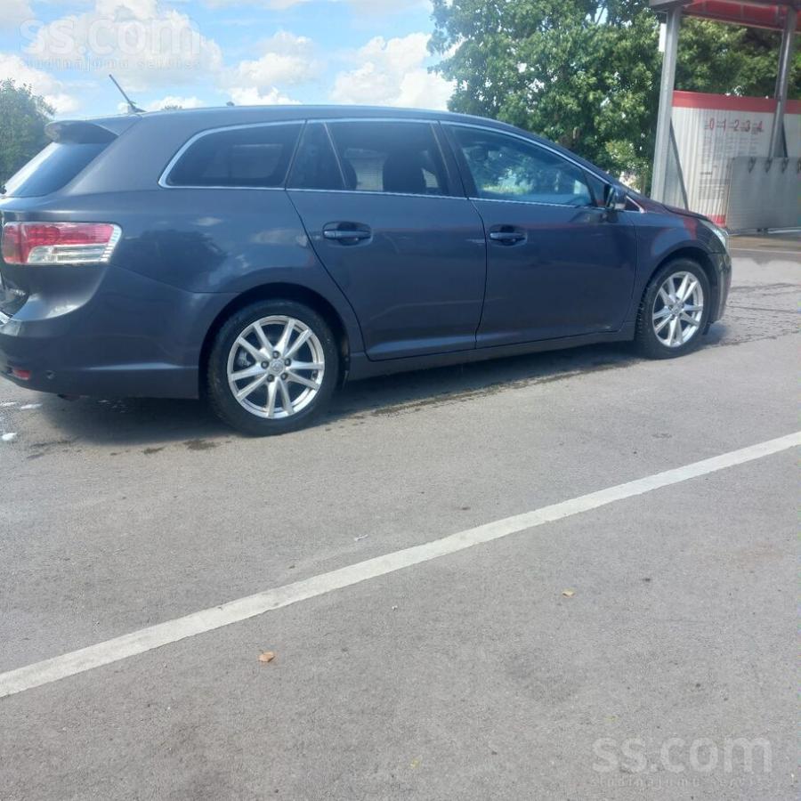Pelēks Toyota Avensis 2011 Bauska, ar dzinēja tilpumu 2.20 L un nobraukumu 300 tūkst. km par 2700 €, foto 5 vietnē AUTOMOTO.COM.LV