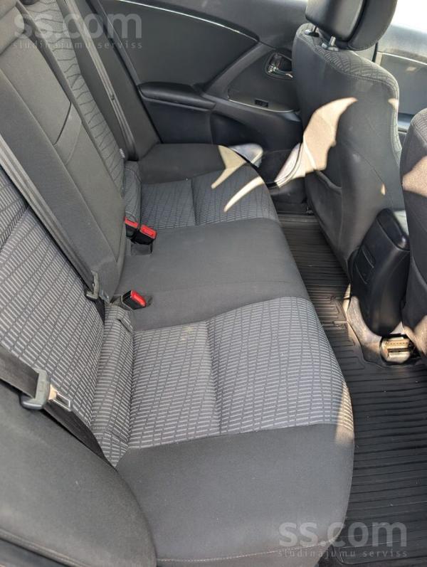 Grey Toyota Avensis 2011 in Saldus, with an engine capacity of 2.00 L and mileage of 335 thousand km for 3300 €, photo 6 on AUTOMOTO.COM.LV
