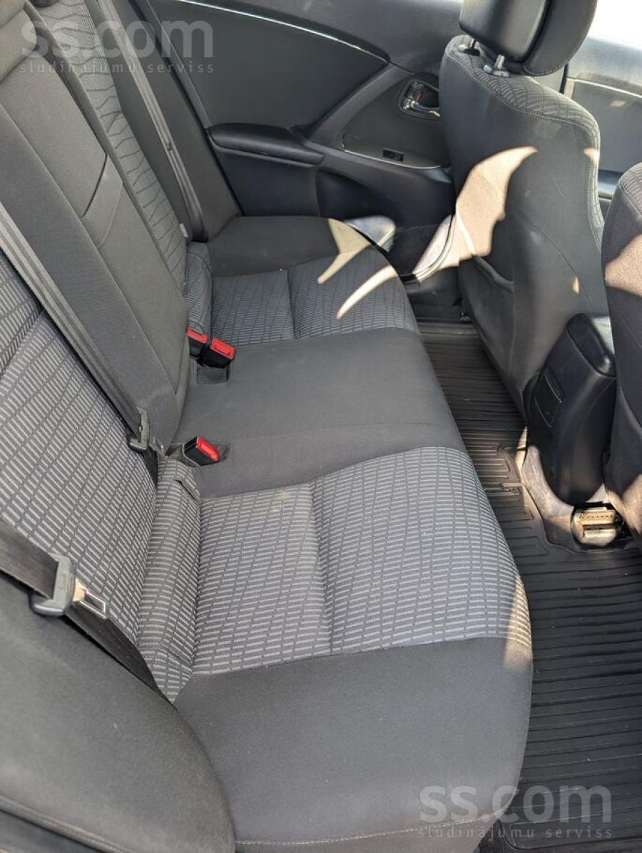 Pelēks Toyota Avensis 2011 Saldus, ar dzinēja tilpumu 2.00 L un nobraukumu 335 tūkst. km par 3050 €, foto 7 vietnē AUTOMOTO.COM.LV