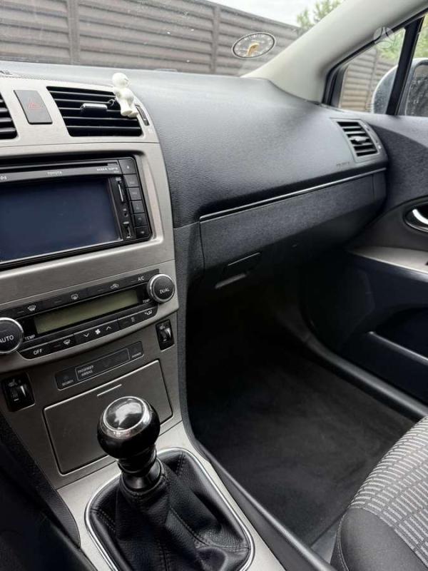 Pelēks Toyota Avensis 2011 Viļņa, ar dzinēja tilpumu 2.00 L un nobraukumu 269 tūkst. km par 3950 €, foto 7 vietnē AUTOMOTO.COM.LV