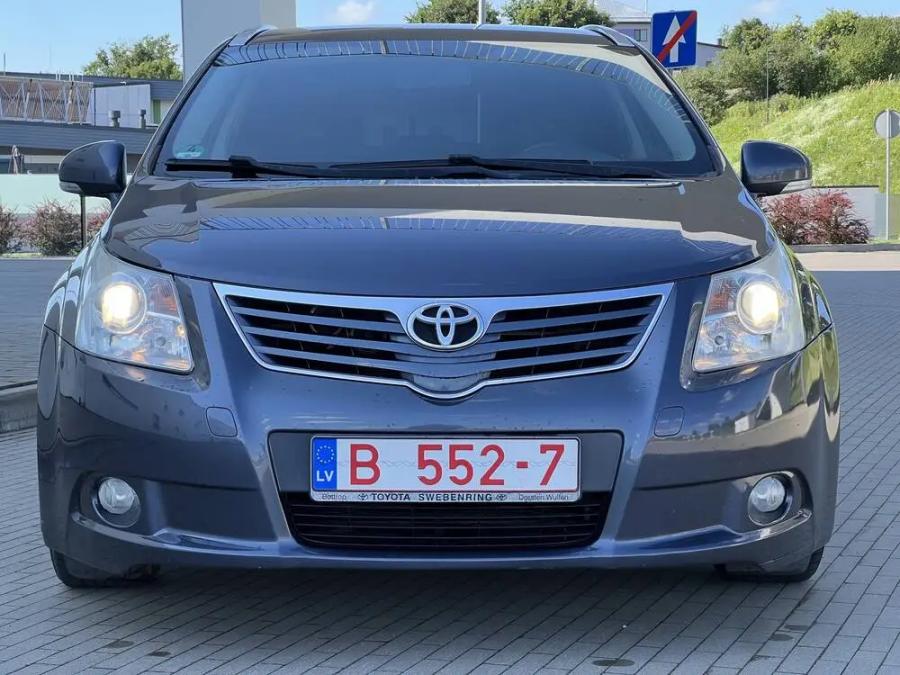 Pelēks Toyota Avensis 2011 Rēzekne, ar dzinēja tilpumu 2.00 L un nobraukumu 303 tūkst. km par 4590 €, foto 1 vietnē AUTOMOTO.COM.LV