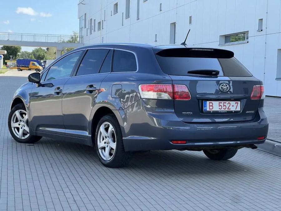 Pelēks Toyota Avensis 2011 Rēzekne, ar dzinēja tilpumu 2.00 L un nobraukumu 303 tūkst. km par 4590 €, foto 7 vietnē AUTOMOTO.COM.LV