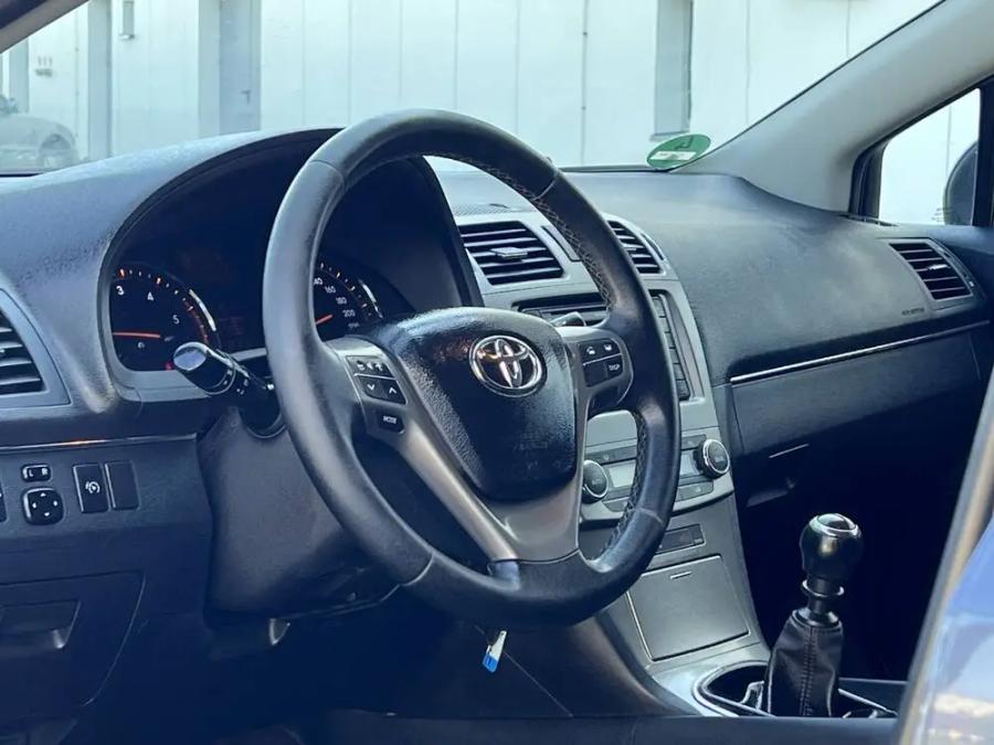 Pelēks Toyota Avensis 2011 Rēzekne, ar dzinēja tilpumu 2.00 L un nobraukumu 303 tūkst. km par 4590 €, foto 12 vietnē AUTOMOTO.COM.LV