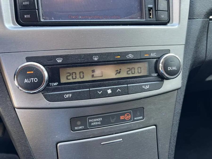 Pelēks Toyota Avensis 2011 Rēzekne, ar dzinēja tilpumu 2.00 L un nobraukumu 303 tūkst. km par 4590 €, foto 16 vietnē AUTOMOTO.COM.LV