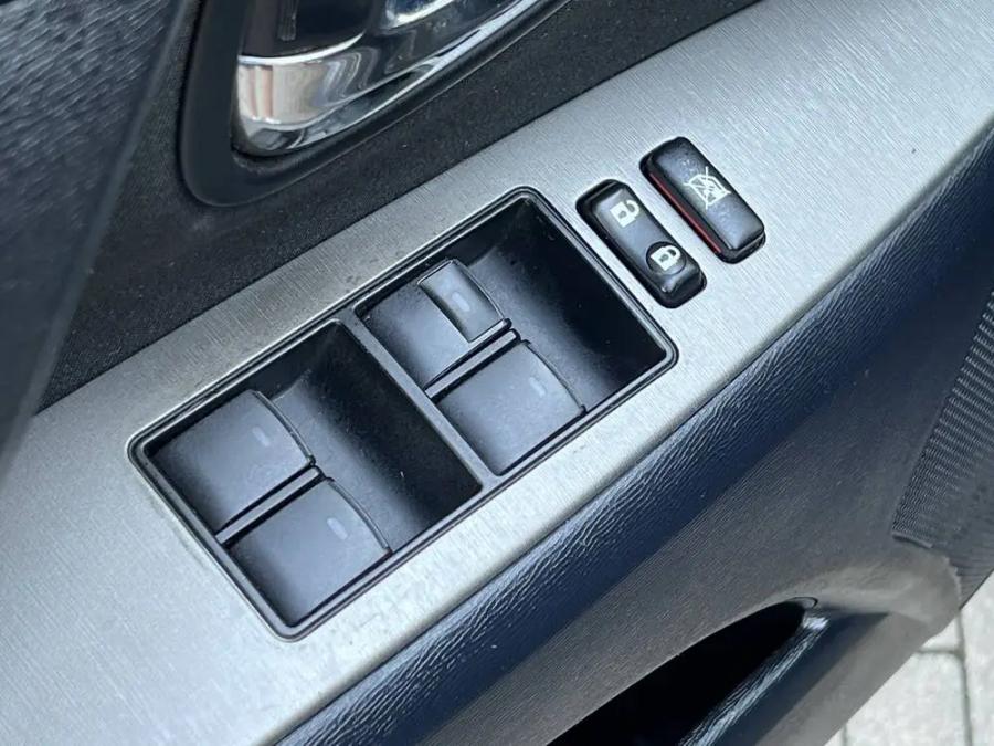 Pelēks Toyota Avensis 2011 Rēzekne, ar dzinēja tilpumu 2.00 L un nobraukumu 303 tūkst. km par 4590 €, foto 19 vietnē AUTOMOTO.COM.LV