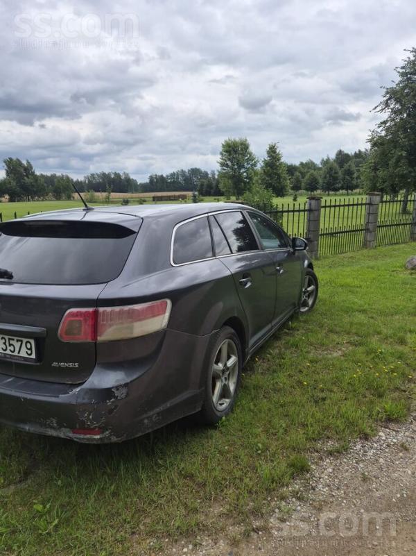 Pelēks Toyota Avensis 2011 Talsi, ar dzinēja tilpumu 2.20 L un nobraukumu 460 tūkst. km par 2190 €, foto 7 vietnē AUTOMOTO.COM.LV