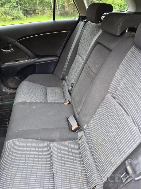 Pelēks Toyota Avensis 2011 Talsi, ar dzinēja tilpumu 2.20 L un nobraukumu 460 tūkst. km par 2190 €, foto 10 vietnē AUTOMOTO.COM.LV