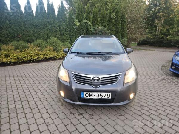 Grey Toyota Avensis 2011 in Riga, with an engine capacity of 2.20 L and mileage of 460 thousand km for 1780 €, photo 3 on AUTOMOTO.COM.LV